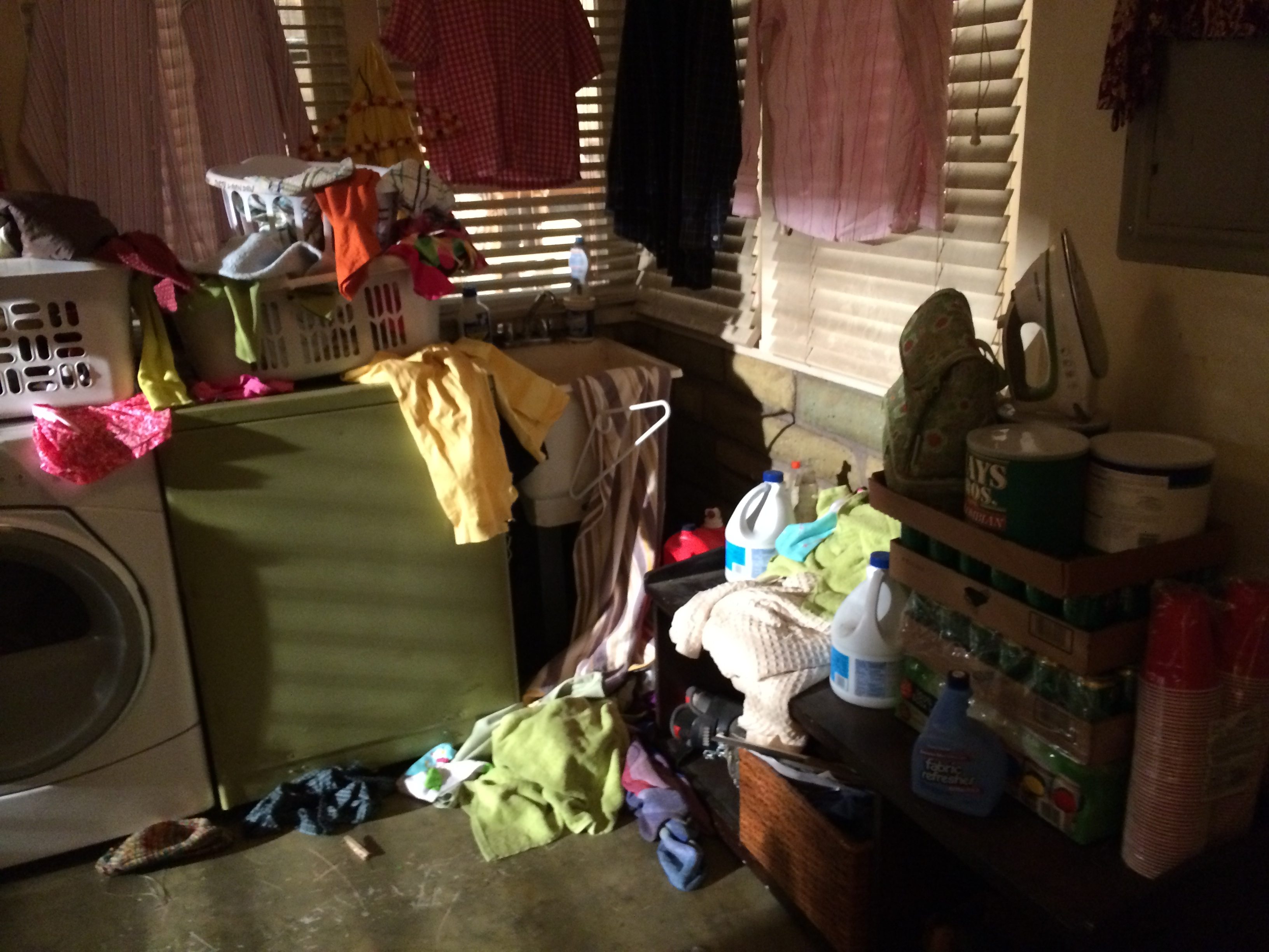 A Visit to the Set of ABC’s The Middle Reveals a House Gone to Heck ...