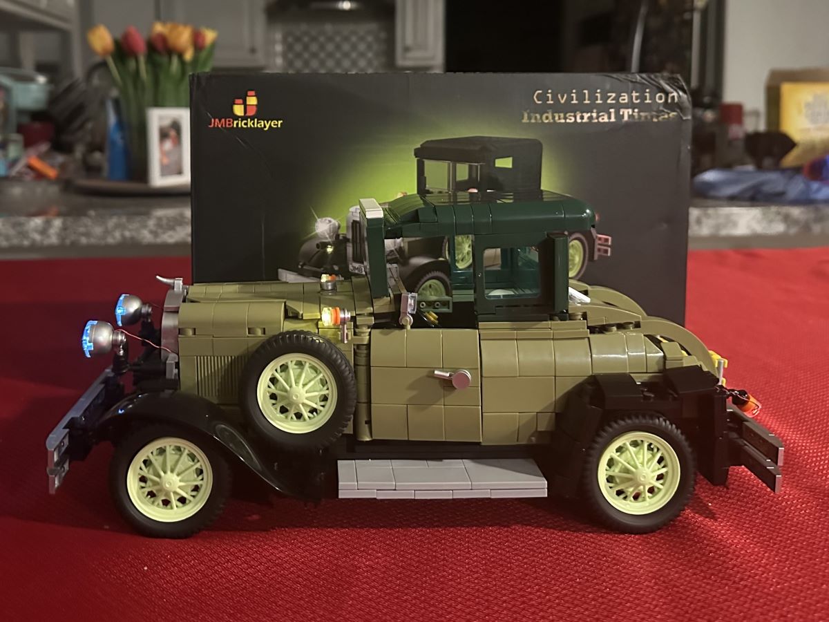 Build a Vintage Car by JMBricklayer – GeekDad
